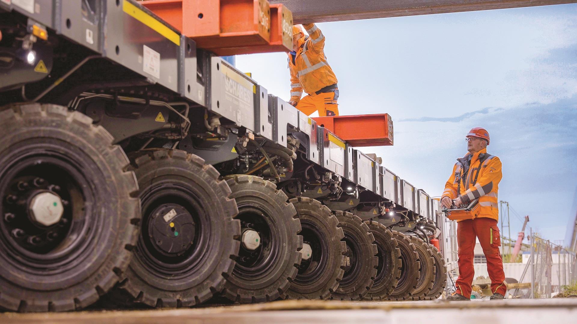 A bridge closes the gap - Self-propelled vehicles - Heavy load modules ...