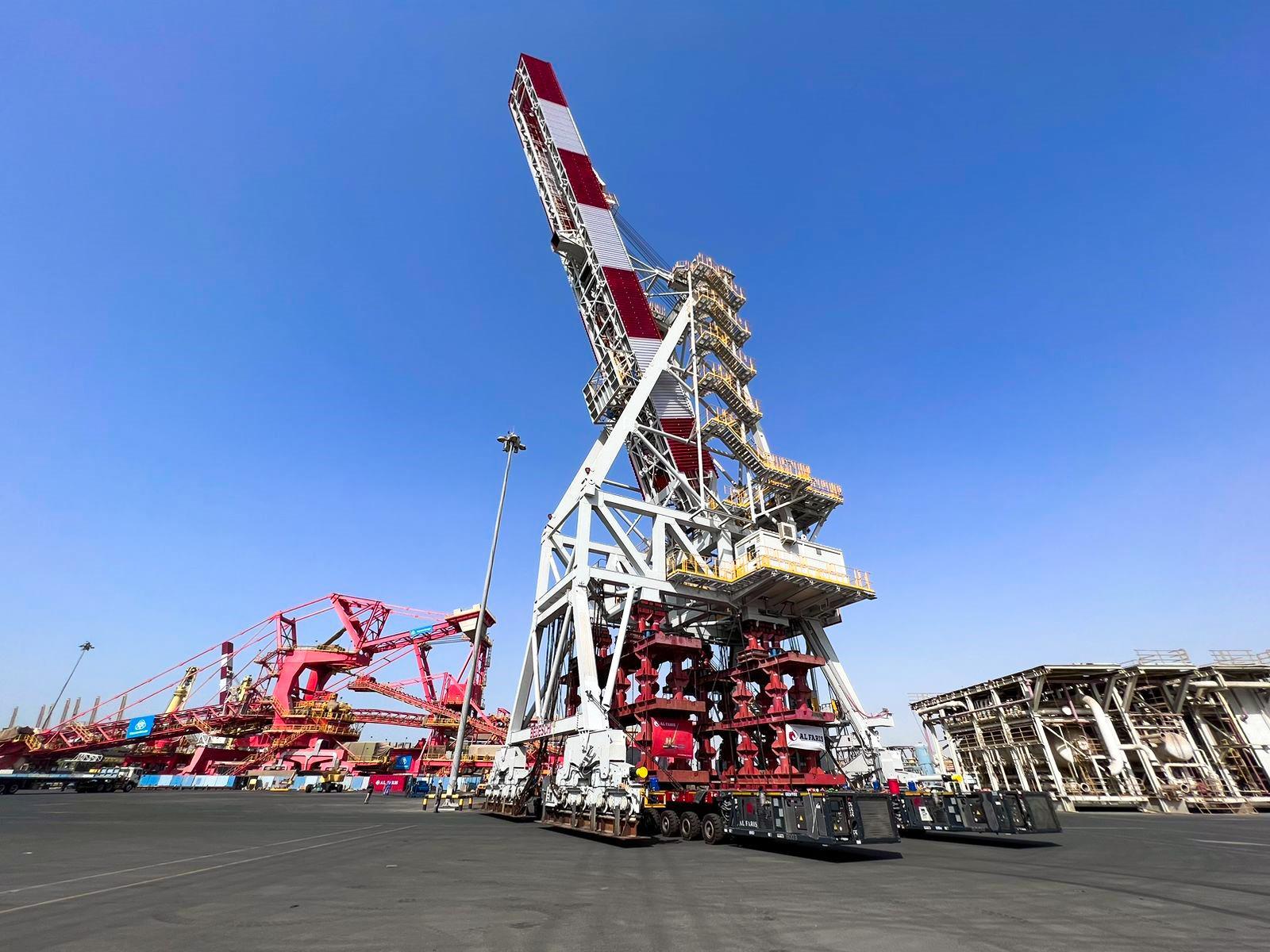 Al Faris with shiploader move on their Cometto SPMT - Self-propelled ...