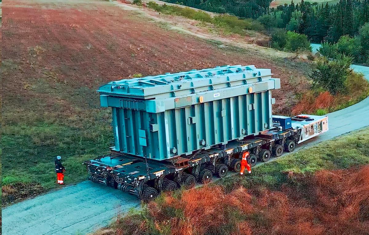 A 340 tons transformer through Italy - Self-propelled vehicles