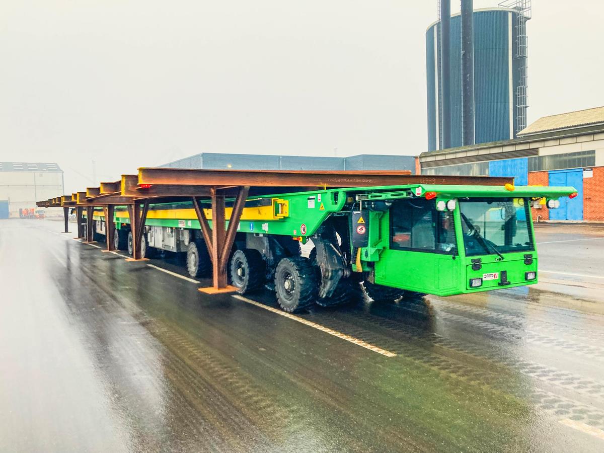Steelworks self-loading/propelled elevating transporters